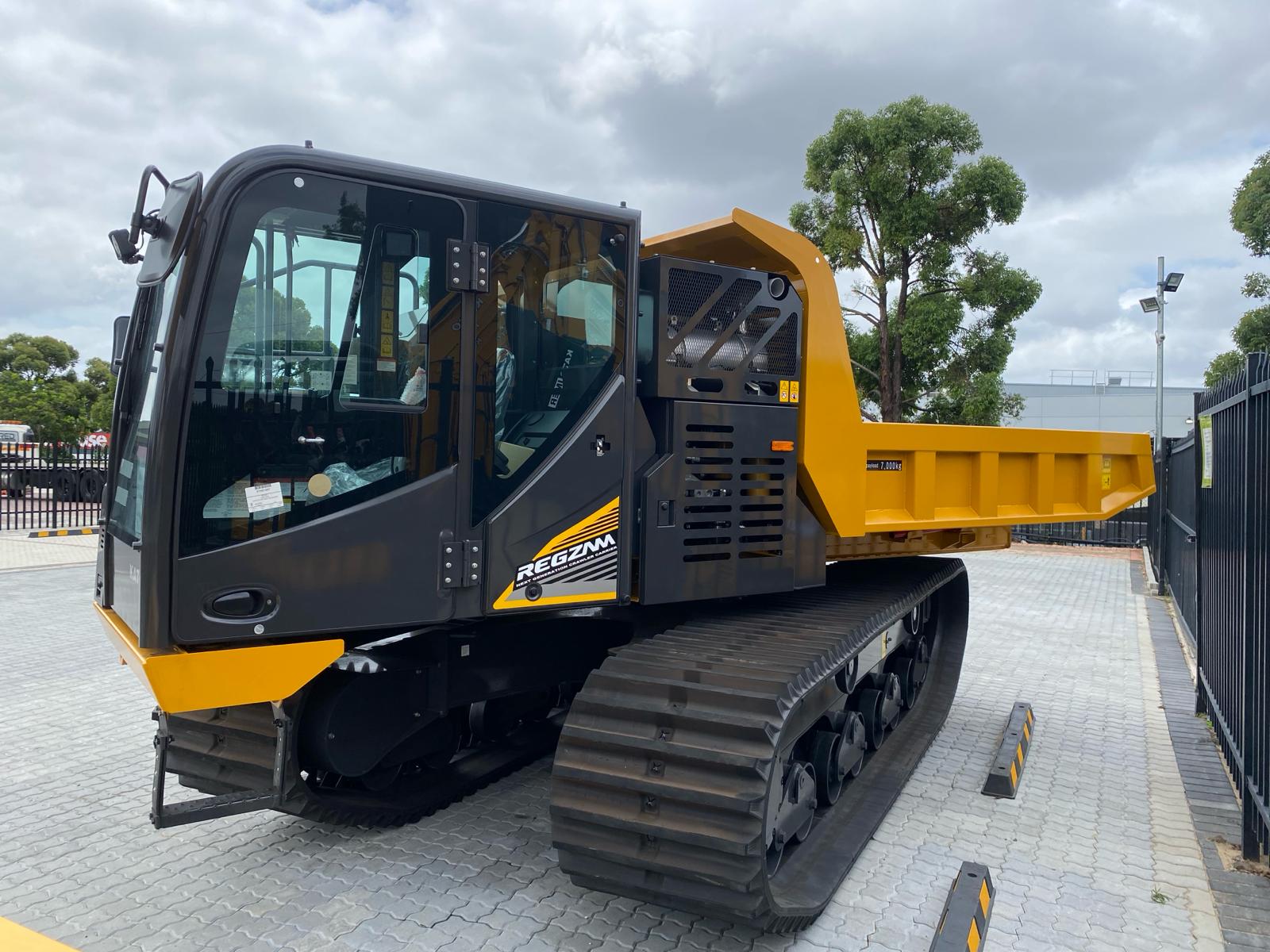 KATO iC70R CRAWLER CARRIER 360° SLEWING – Earthmoving Warehouse