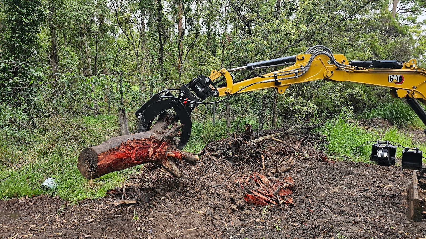 Roo Attachments Hydraulic Grab 2.8 - 4T with Single Ram